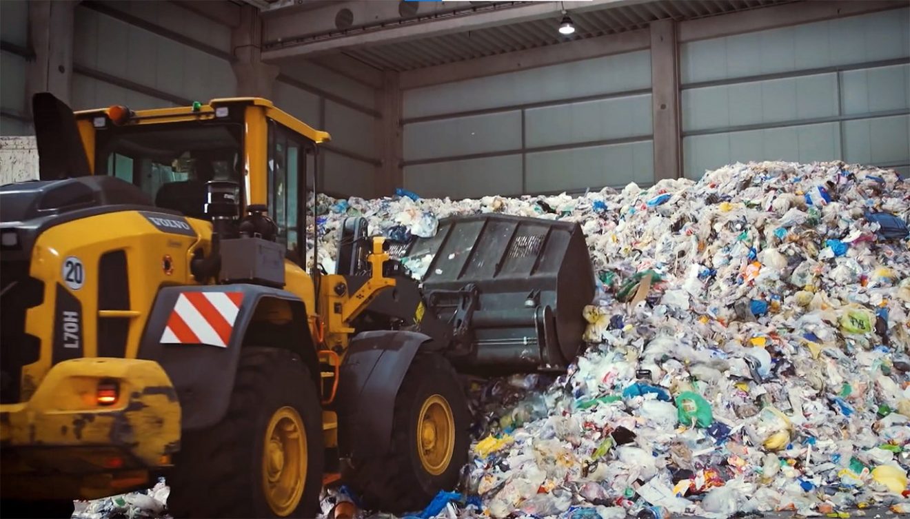 Breakthrough in separating plastic waste: Machines can distinguish 12 ...