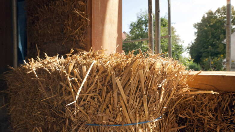 Nachhaltiges Bauen mit Stroh statt Beton - Renewable Carbon News