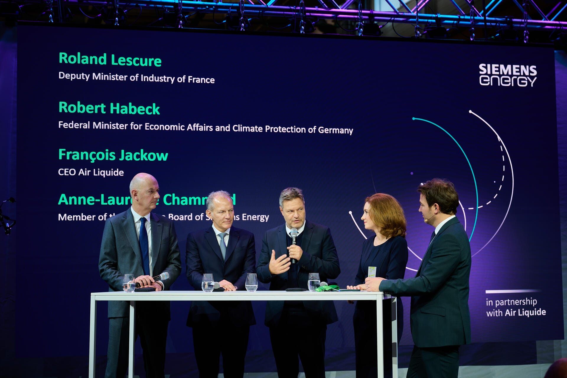 Siemens Energy und Air Liquide ebnen mit Gigawatt-Fabrik für Elektrolyseure Weg für den Hochlauf ...