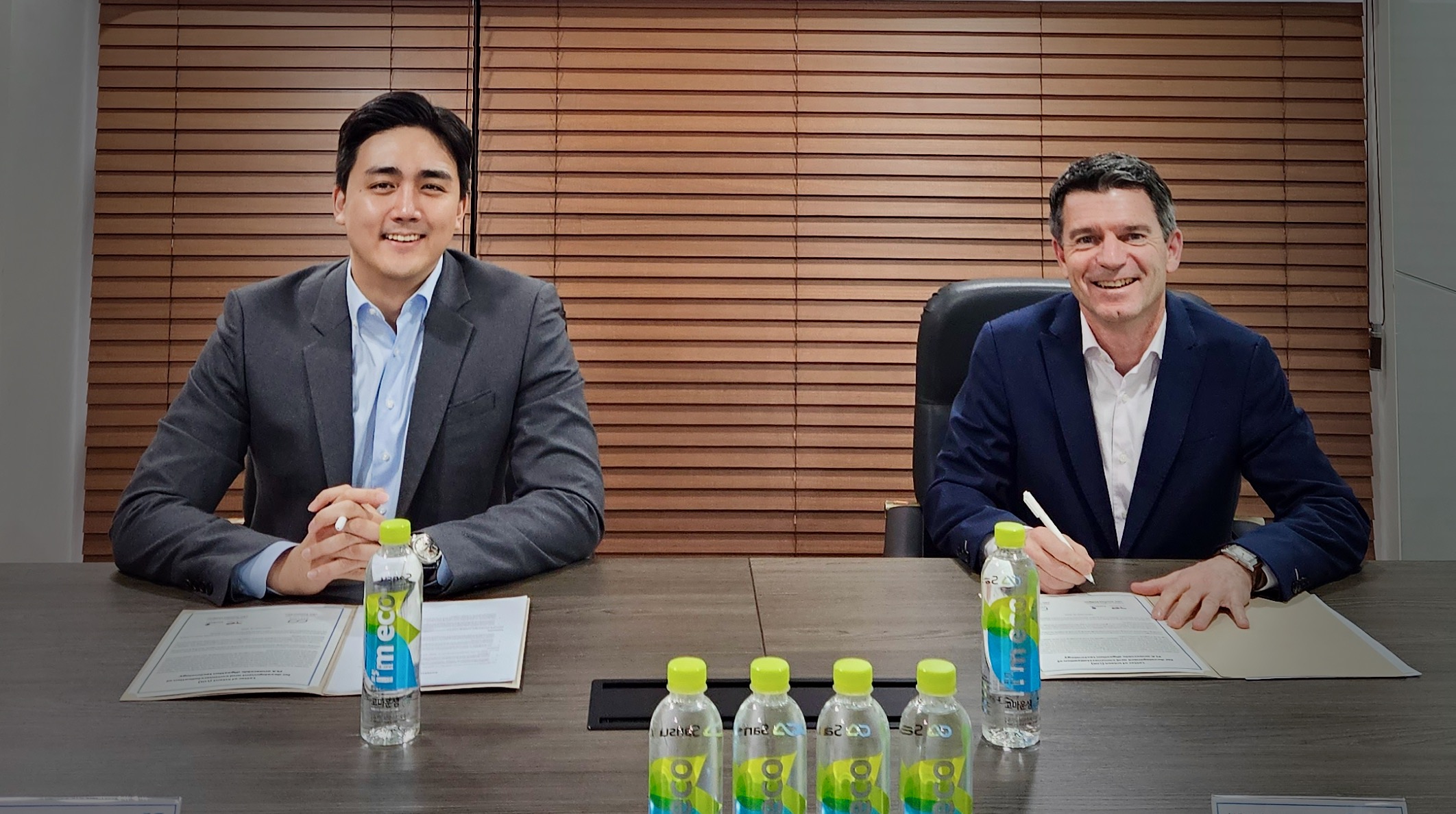 Luminy® PLA water bottle with embossed label facilitates recycled PLA ...