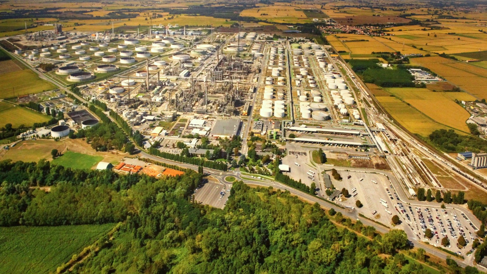 Eni: the investment in the development of biorefining in Sannazzaro de ...